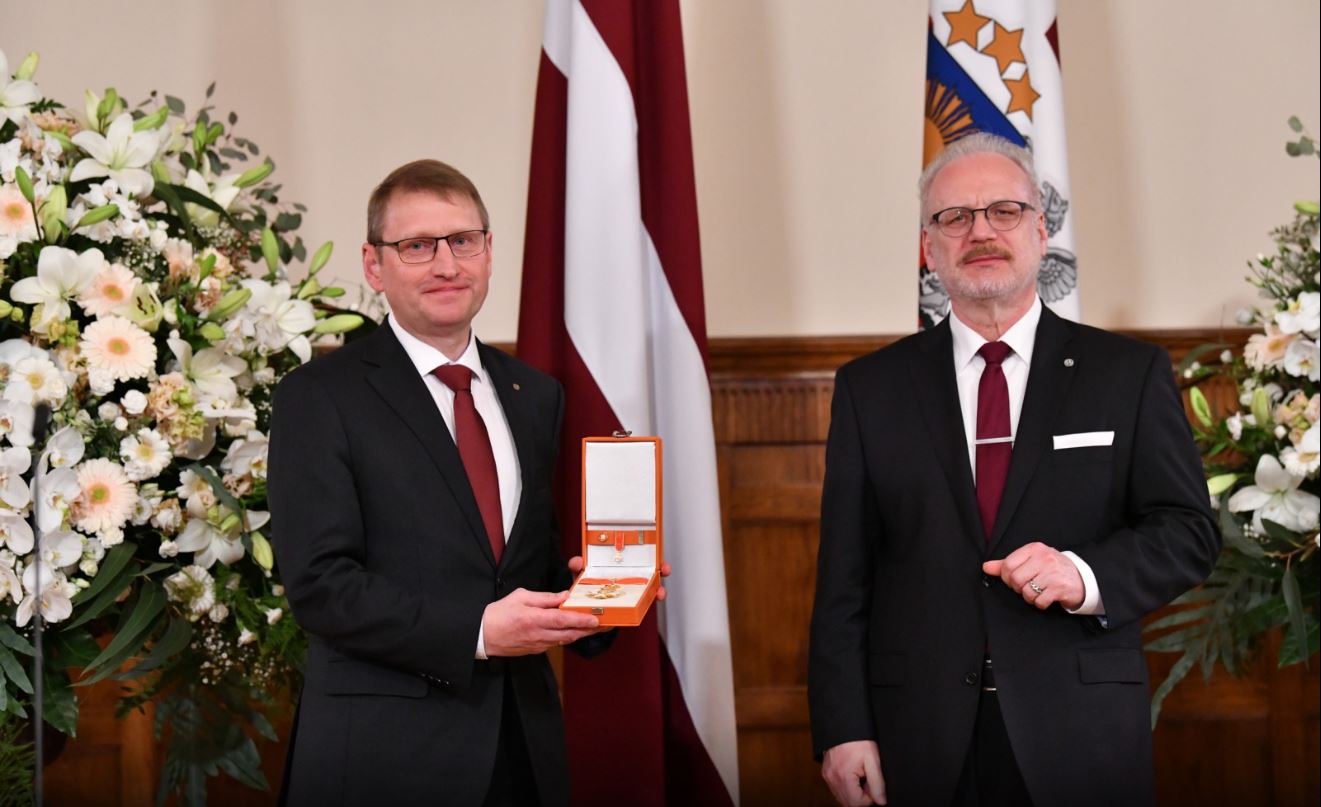 Tiek pasniegti augstākie Latvijas valsts apbalvojumi - Latvijas ...